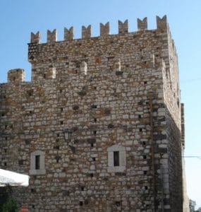 ¿Qué es una almena ?: Definición, Partes y Diseño