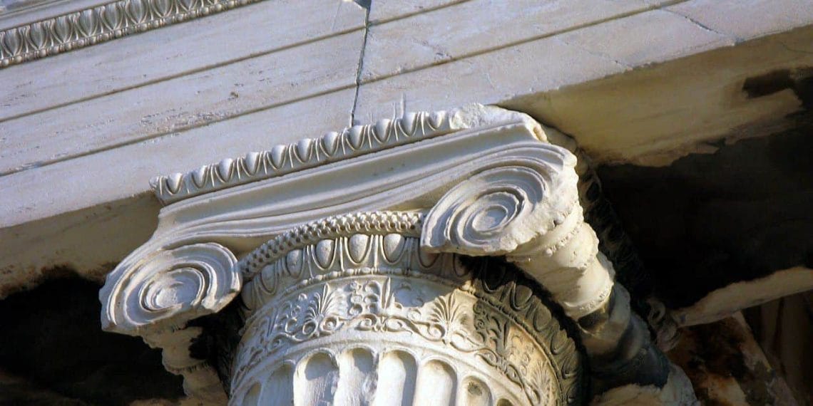 Capitel: La Corona Decorativa y Estructural de la Columna